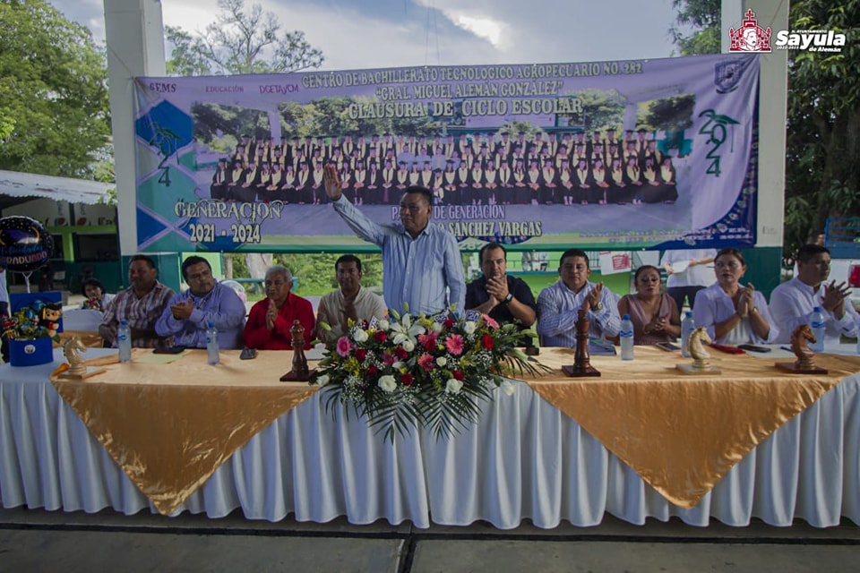 «Exitosa ceremonia de graduación en el CBTA 282, en Sayula de Alemán ...