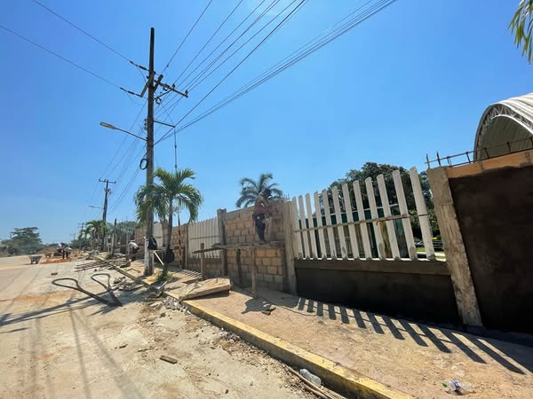 La construcción de la barda perimetral del plantel CBTA 282 en la ...