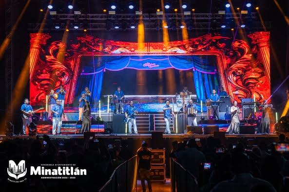 Los Ángeles Azules Arrasan en el Carnaval Minatitlán 2025: Un Éxito de ...